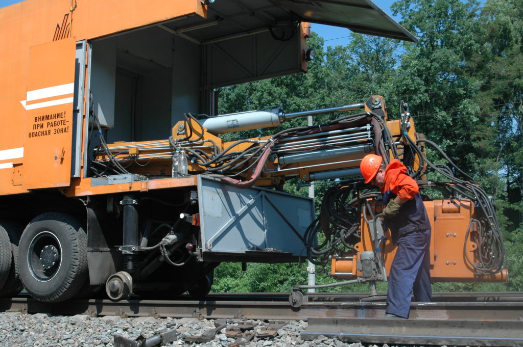 Repair of KСМ005 with suspended rail-welding machine К922-1 - KZESO